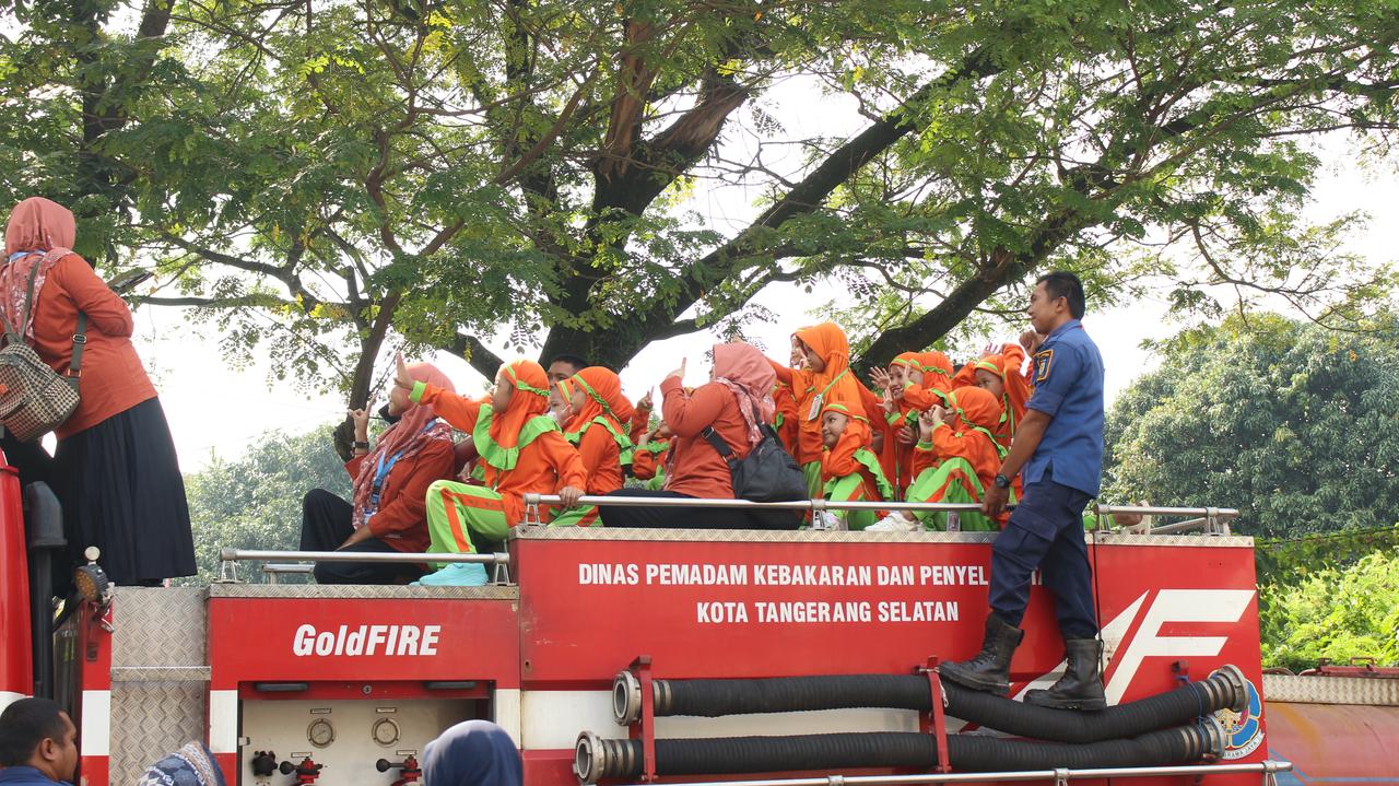Mahasiswa dan Damkar Tangsel Gelar Kampanye #IngatNomorDarurat ...